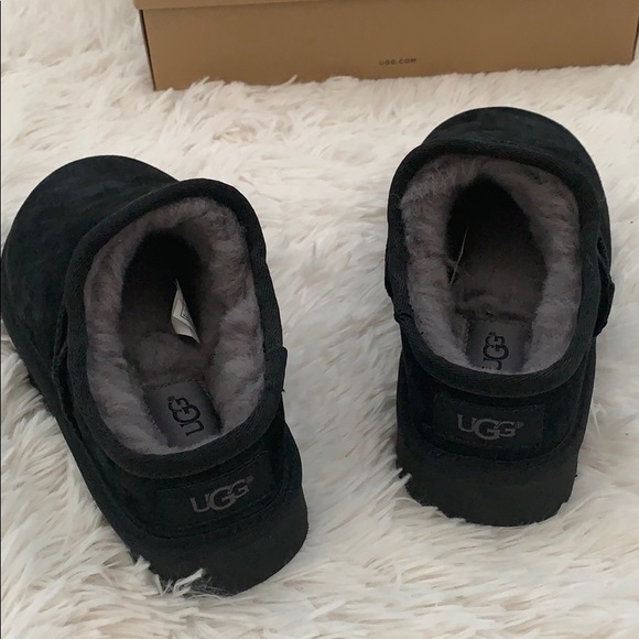 UGG | Shoes | Authentic Womens Classic Black Ugg Slippers | Poshmark